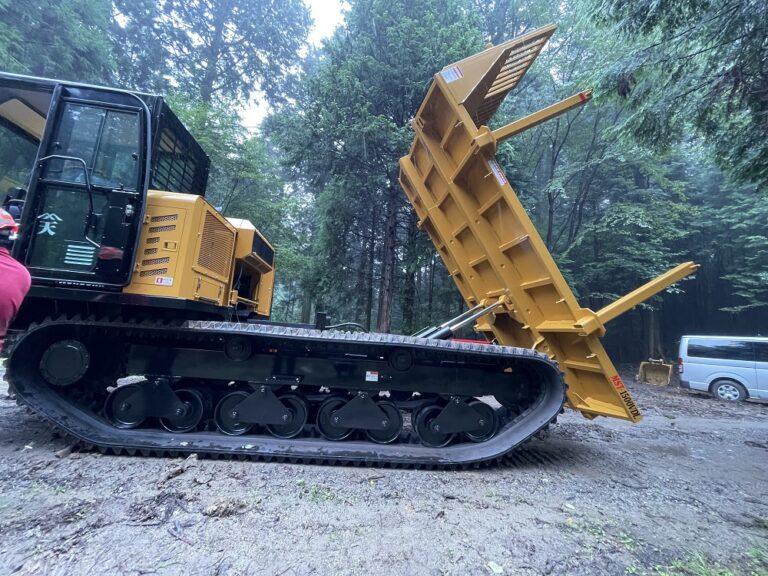 諸岡社製フォワーダ MST-1500VDL 納車させて頂きました。 - ブルドーザー整備株式会社